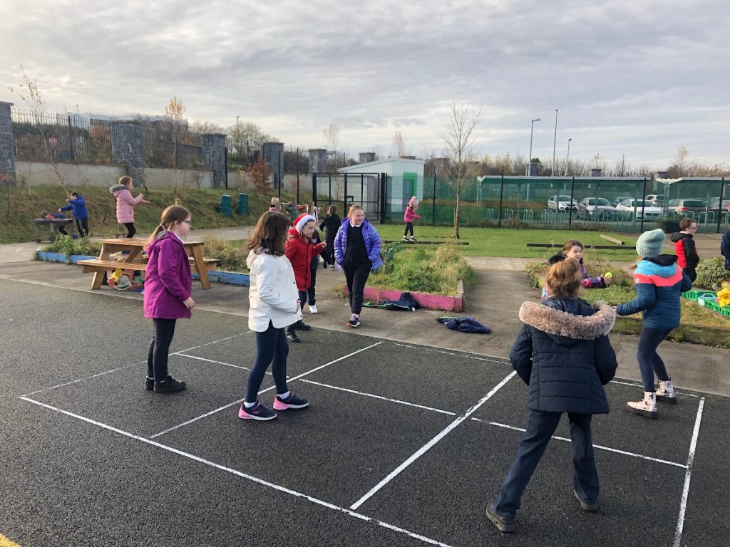 Cluichí Clóis - Cluiche an Rí - Gaelscoil Riabhach