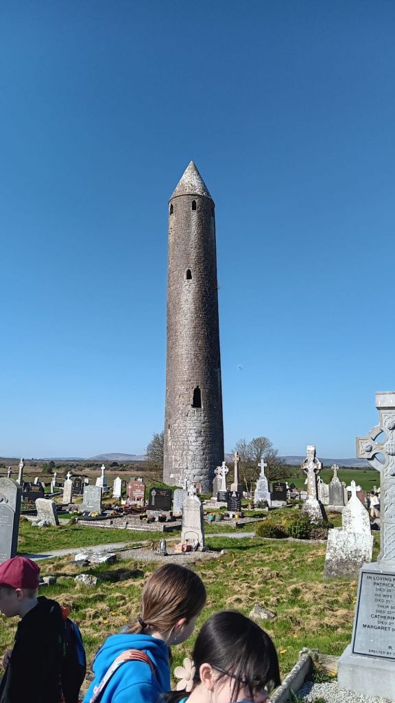 Cill Mhic Duaigh - Gaelscoil Riabhach